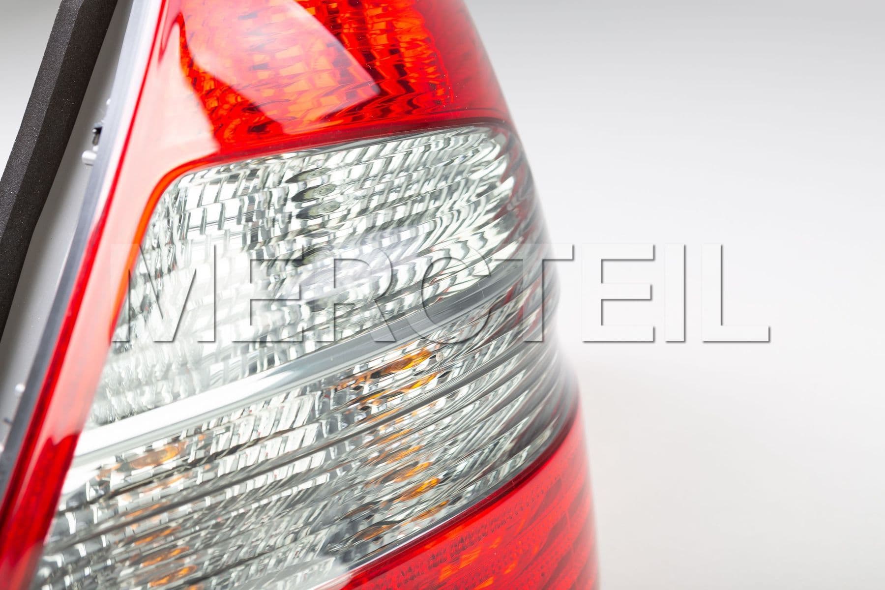Buy the spare part Mercedes-Benz A2118202464 tail lamp