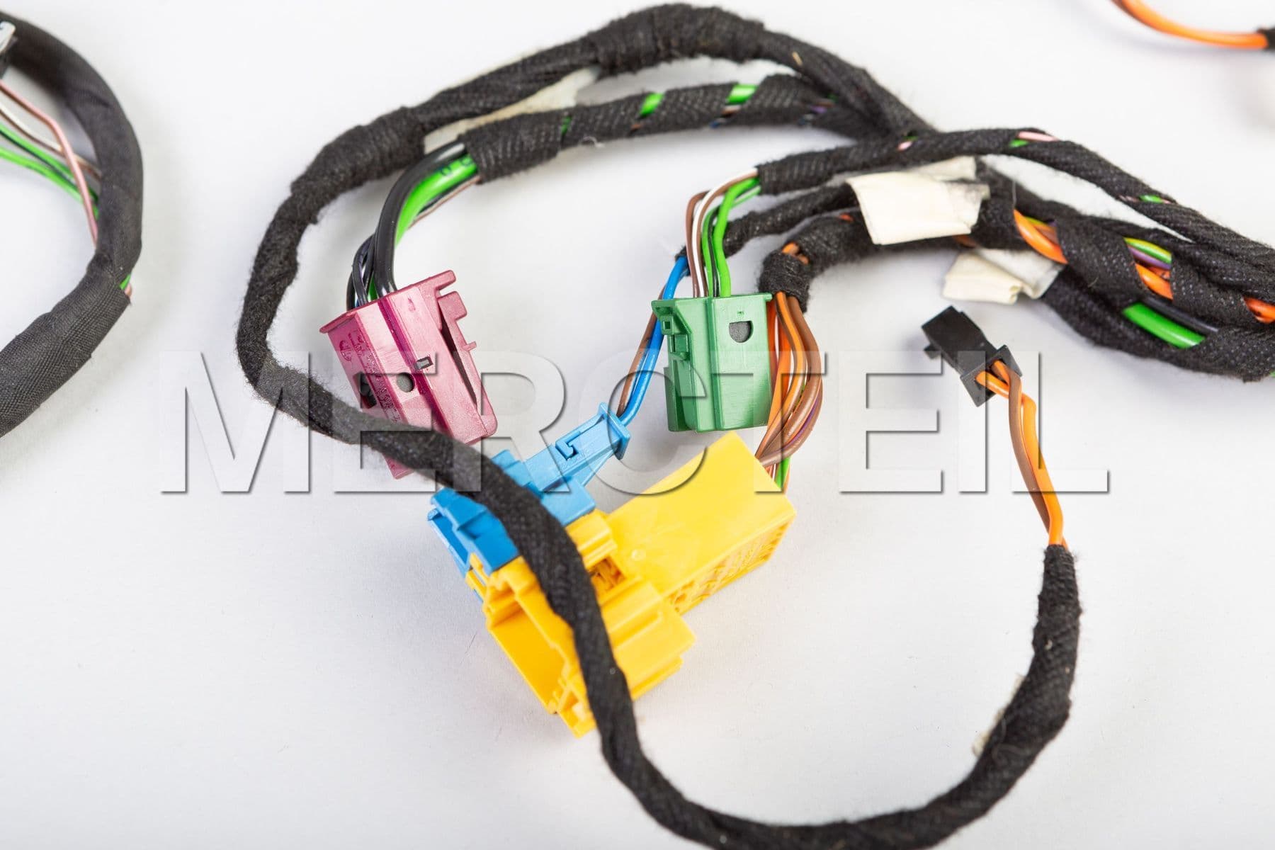 Buy the spare part Mercedes-Benz A2124409308 electrical wiring harness