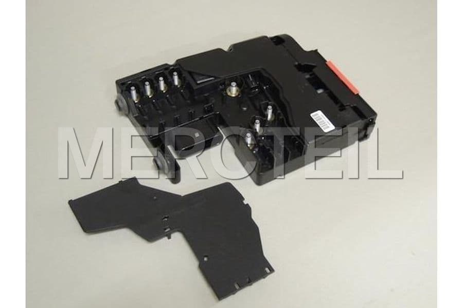 Buy the spare part Mercedes-Benz A2125407050 fuse box