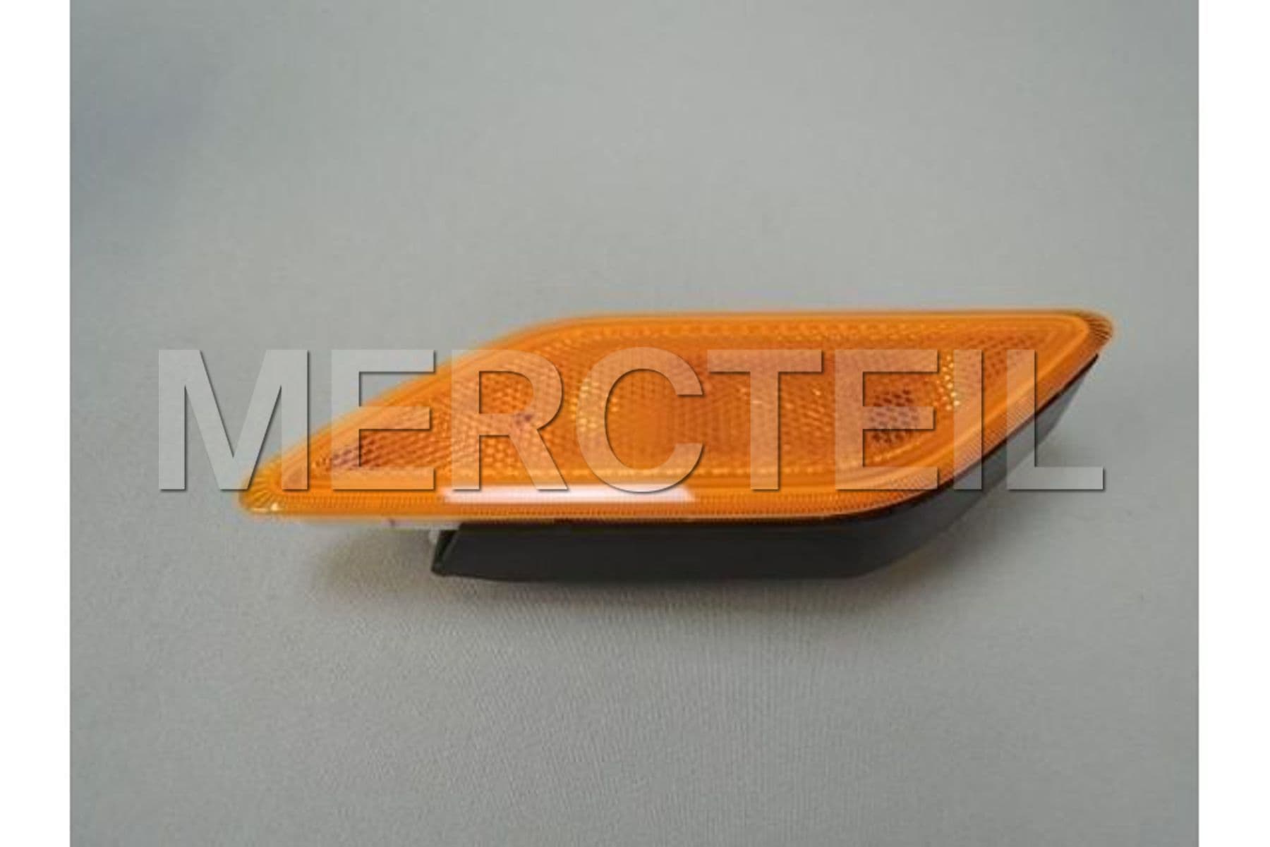 Buy the spare part Mercedes-Benz A2128200121 blinker lamp