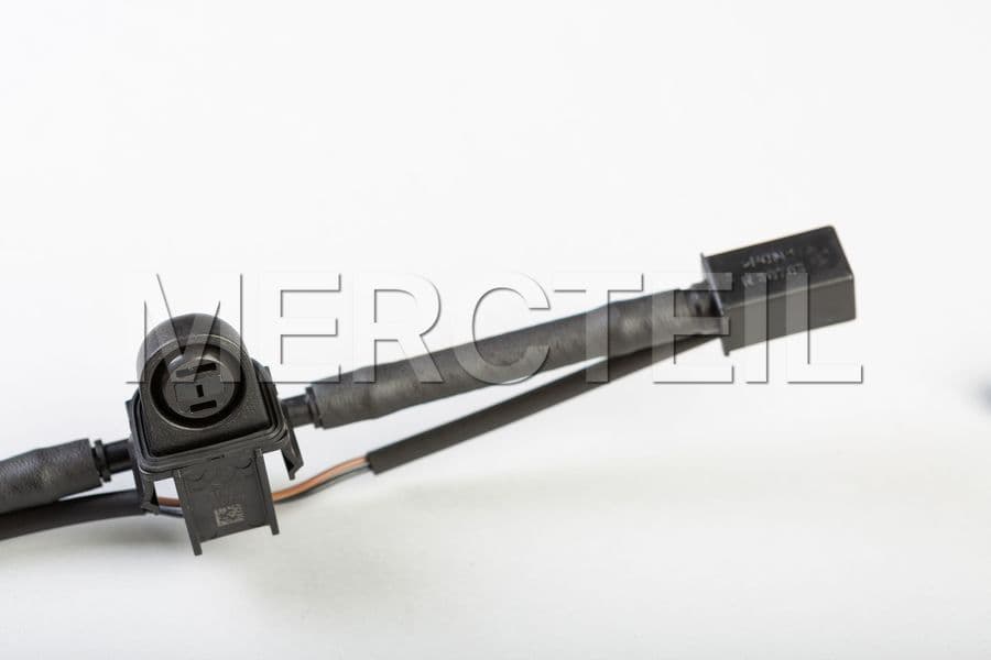 Buy the spare part Mercedes-Benz A2128600892 hose line