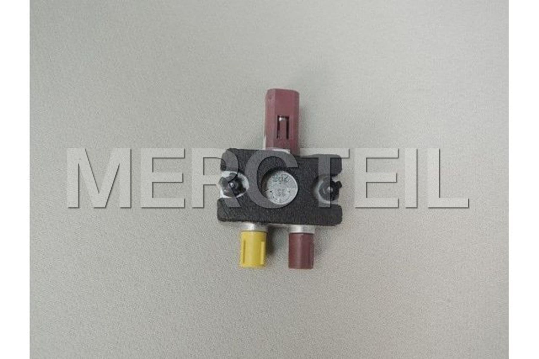 Buy the spare part Mercedes-Benz A2128704089 duplexer