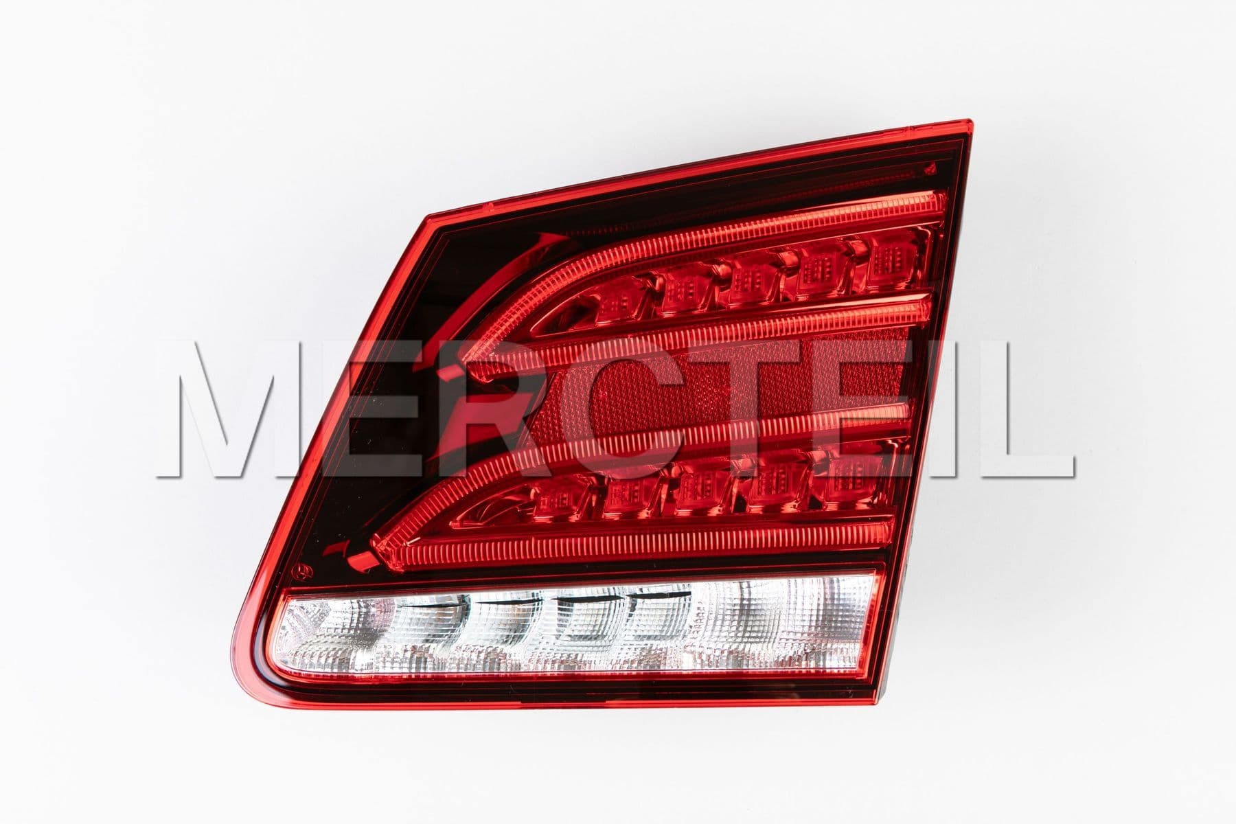Kaufen Sie das Ersatzteil Mercedes-Benz A212906200364 rear lamp combination
