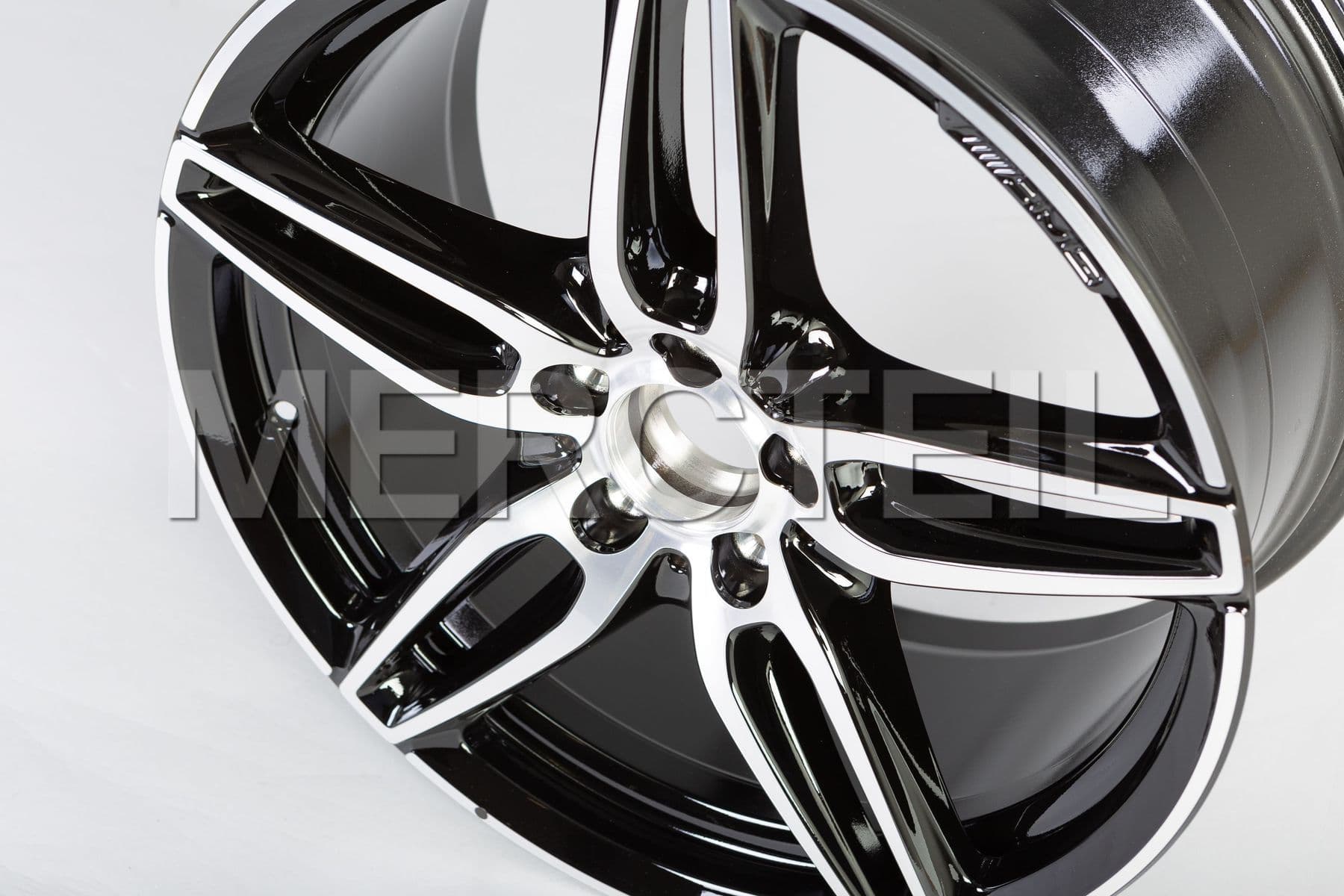 Buy the spare part Mercedes-Benz A21340120007X23 spoked wheel