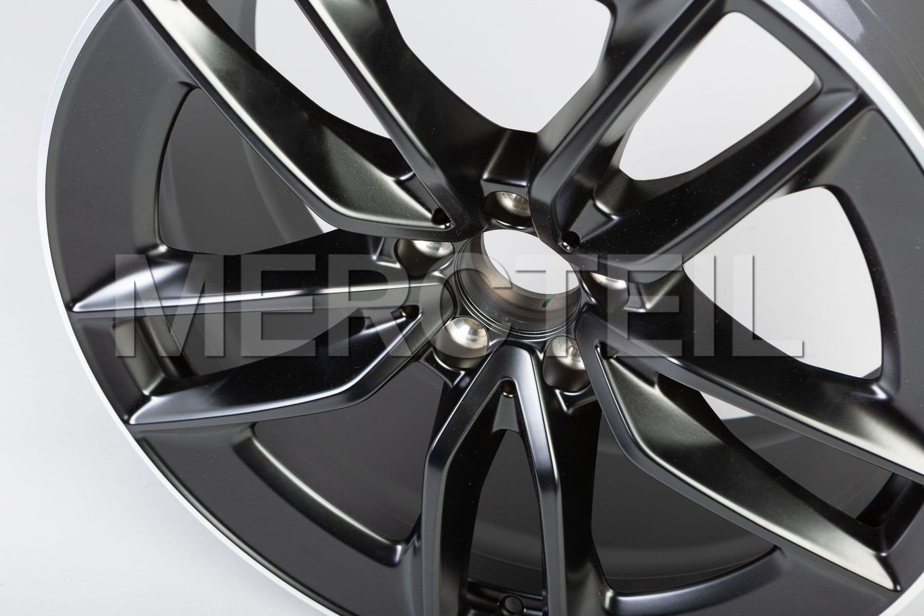 Buy the spare part Mercedes-Benz A21340149007X71 double spoke wheel