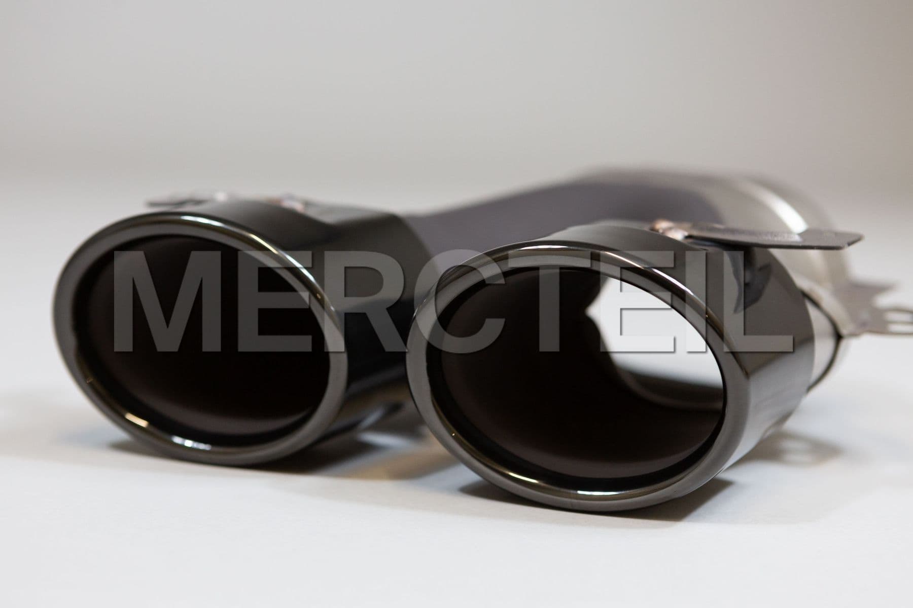 Buy the spare part Mercedes-Benz A2134906805 tail pipe cover