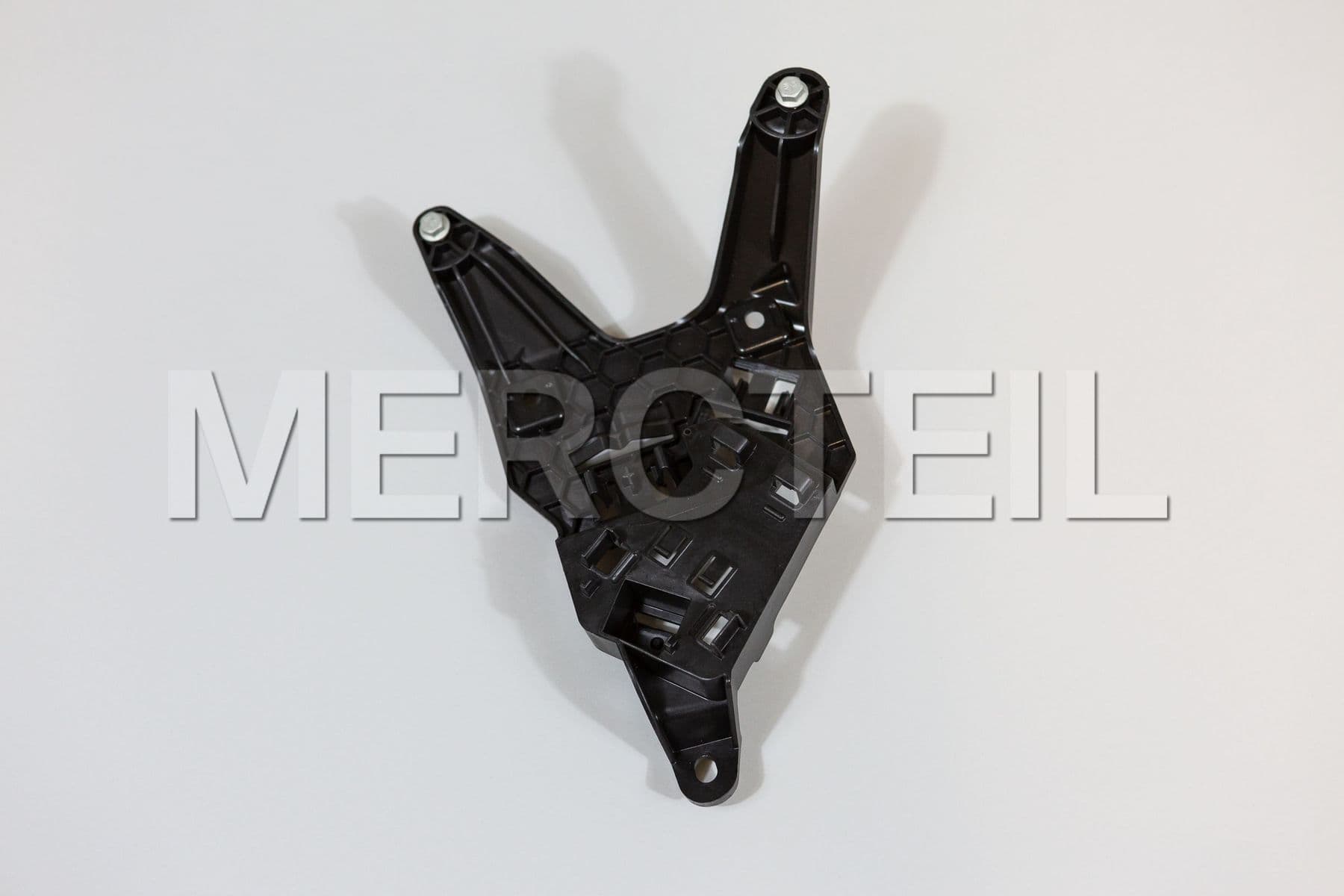 Buy the spare part Mercedes-Benz A2135451340 bracket