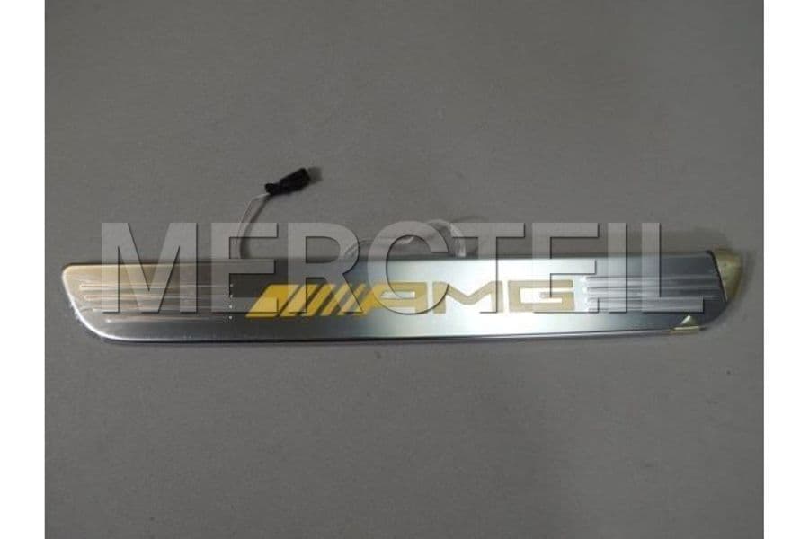 Buy the spare part Mercedes-Benz A2136807606 cover rail