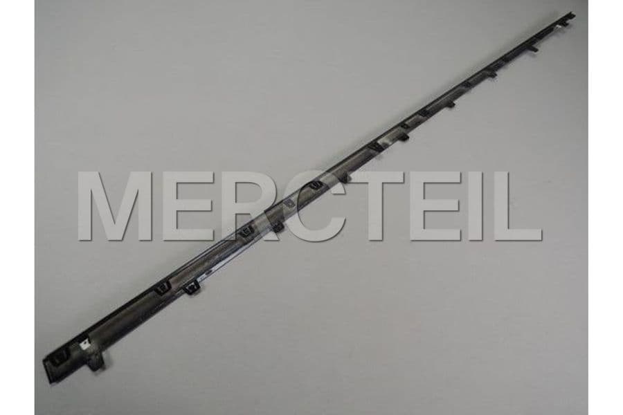 Buy the spare part Mercedes-Benz A2136982100 moulding