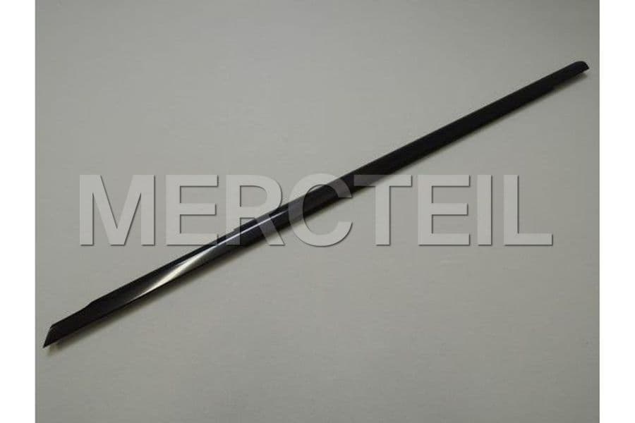 Buy the spare part Mercedes-Benz A2137209504 sealing rail