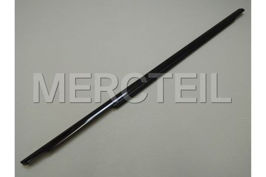 Buy the spare part Mercedes-Benz A2137209604 sealing rail
