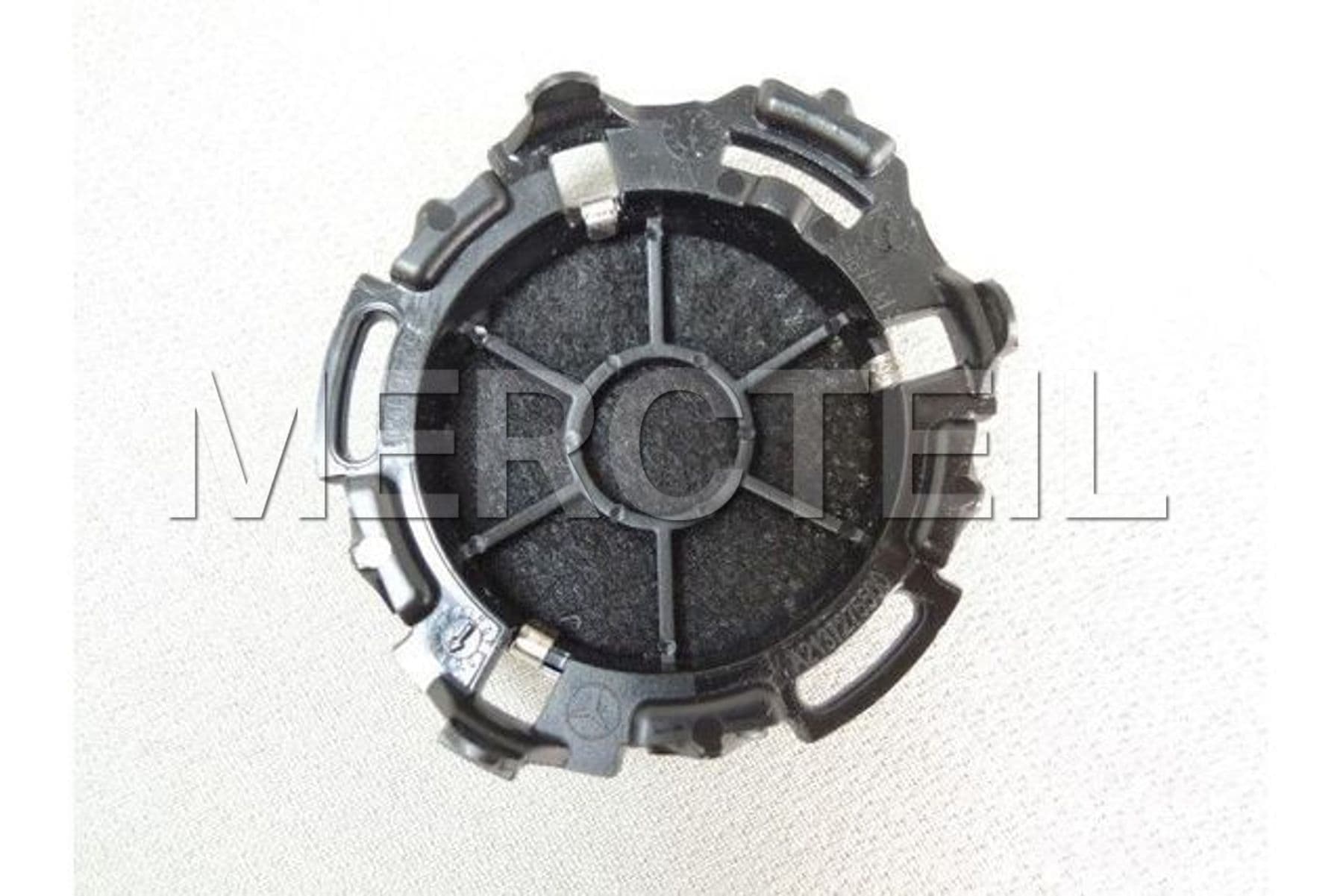 Buy the spare part Mercedes-Benz A2137275500 cover molding