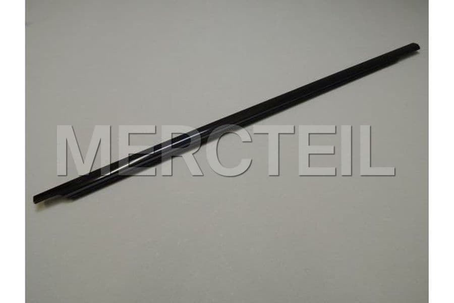 Buy the spare part Mercedes-Benz A2137302305 sealing rail