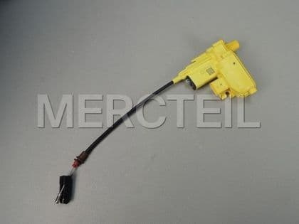 Buy the spare part Mercedes-Benz A2137600500 electrical closing aid