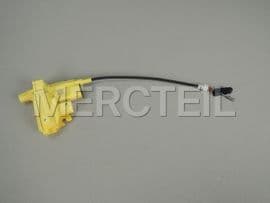Buy the spare part Mercedes-Benz A2137601400 electrical closing aid