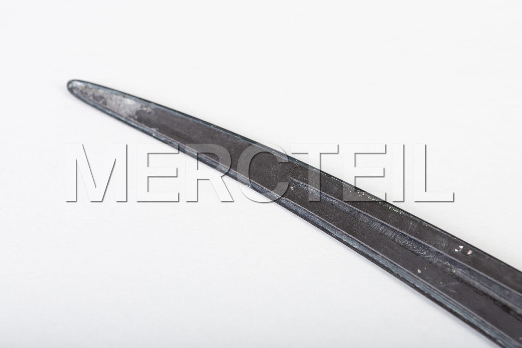 Buy the spare part Mercedes-Benz A2137900100 rear spoiler attachment