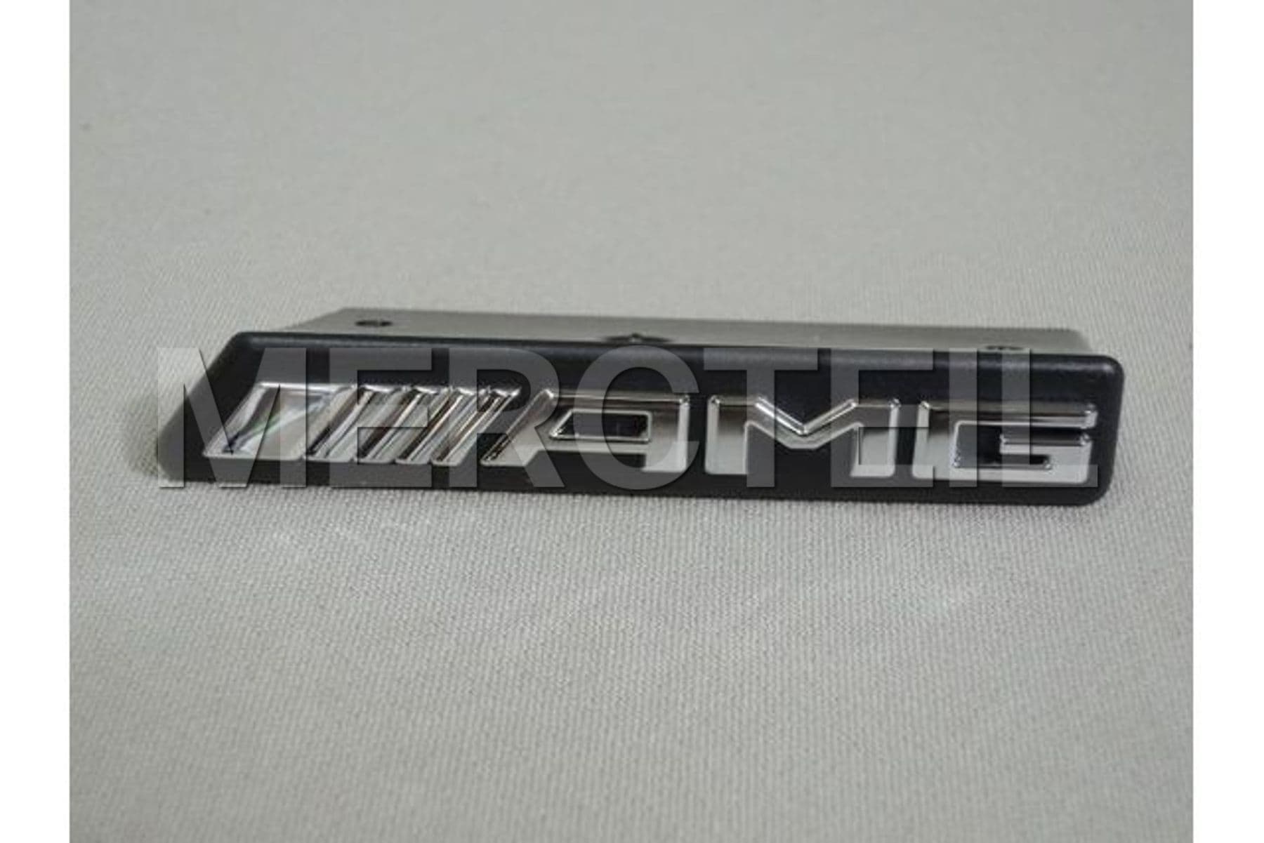 Buy the spare part Mercedes-Benz A2138179600 model plate