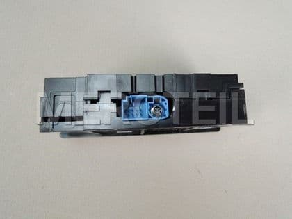 Buy the spare part Mercedes-Benz A2138200401 connection unit
