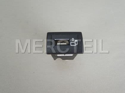 Buy the spare part Mercedes-Benz A2138203200 connection unit