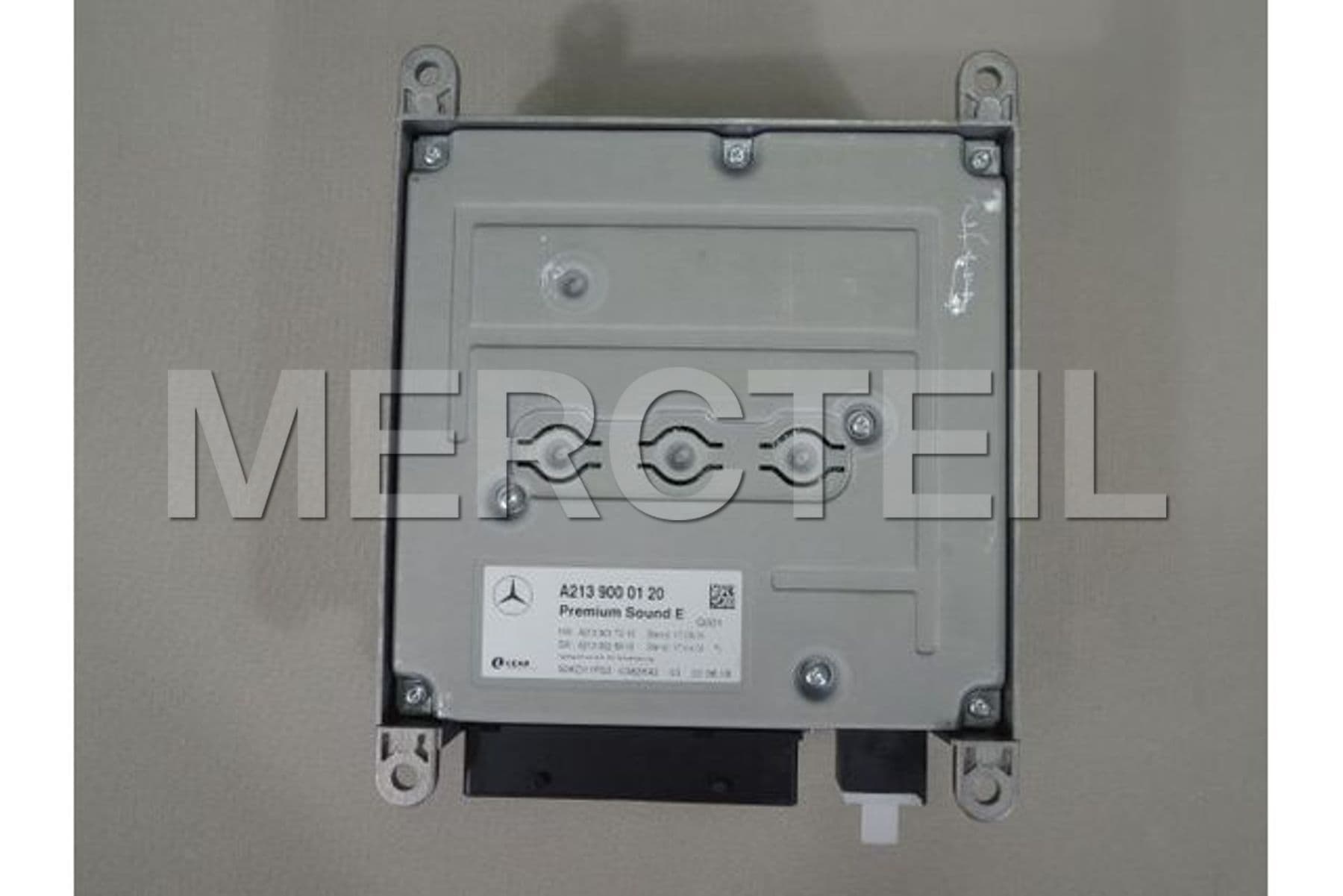 Buy the spare part Mercedes-Benz A2139000120 control unit