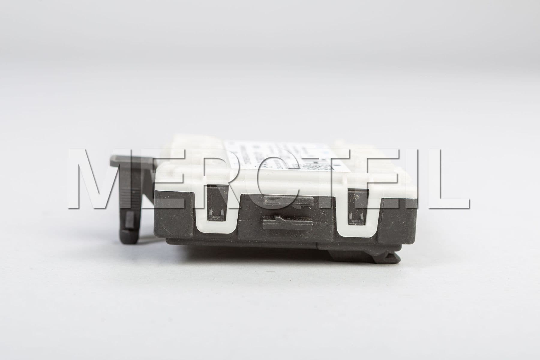 Buy the spare part Mercedes-Benz A2139001418 control unit