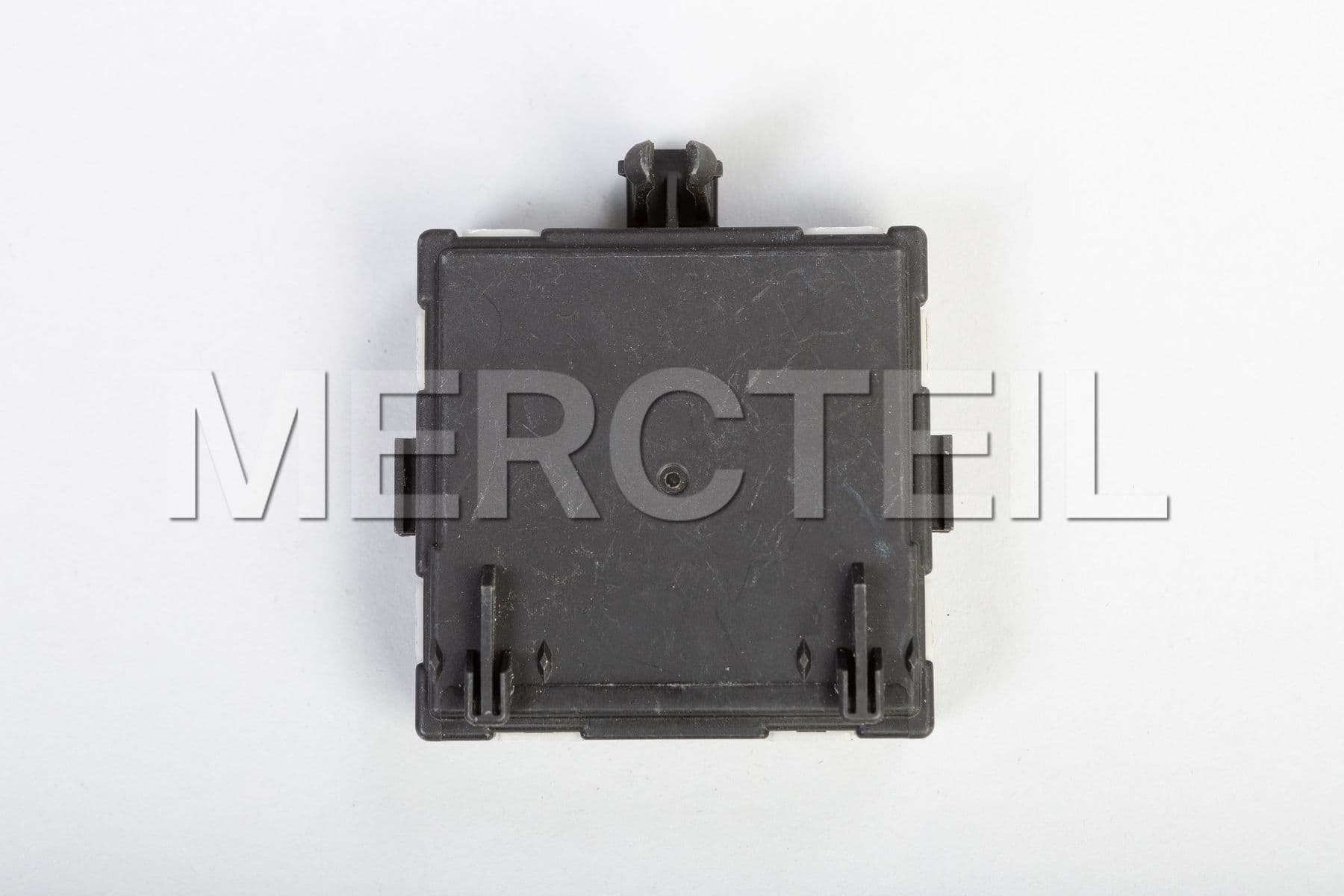 Buy the spare part Mercedes-Benz A2139001418 control unit
