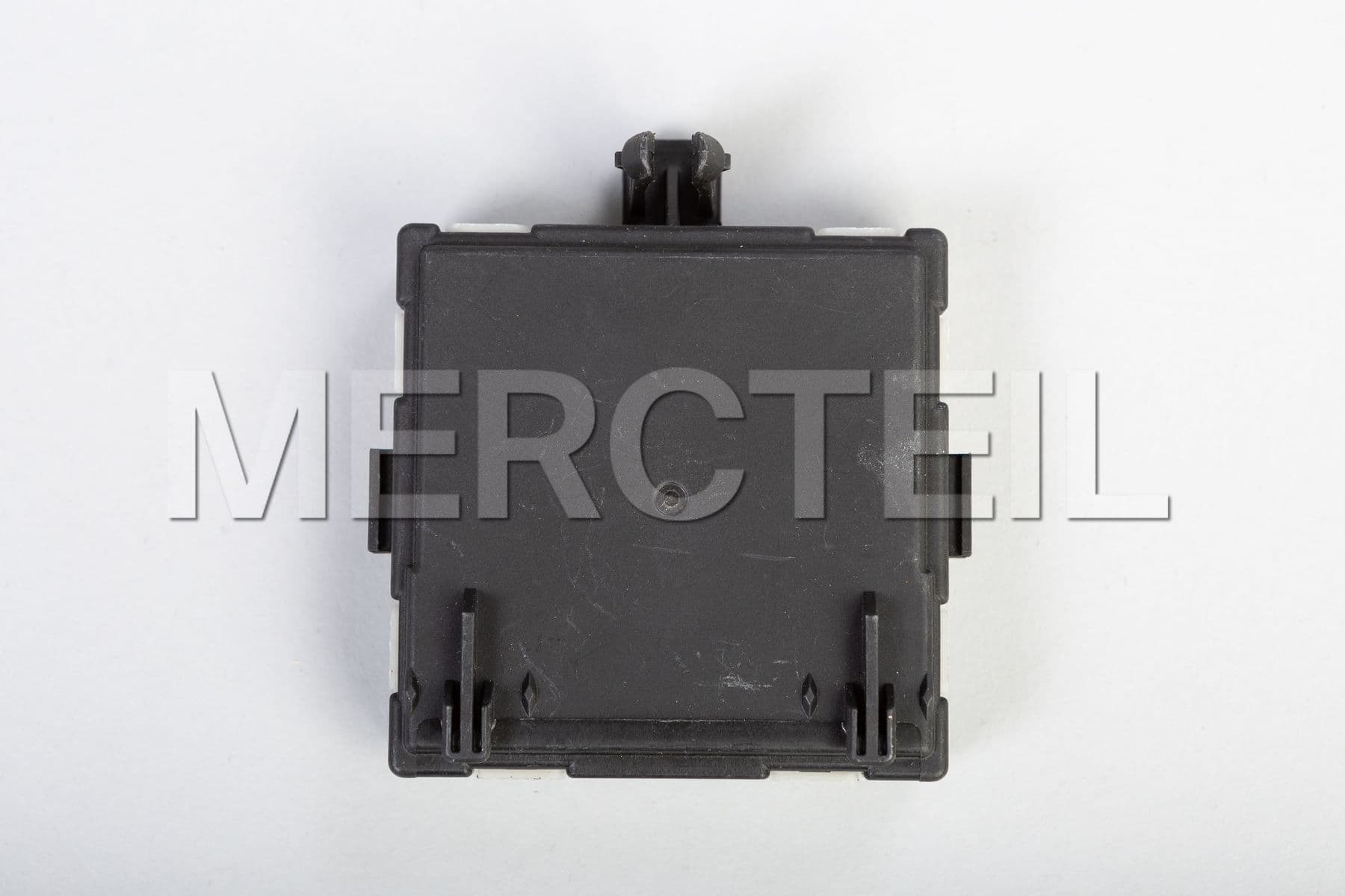 Buy the spare part Mercedes-Benz A2139001718 control unit