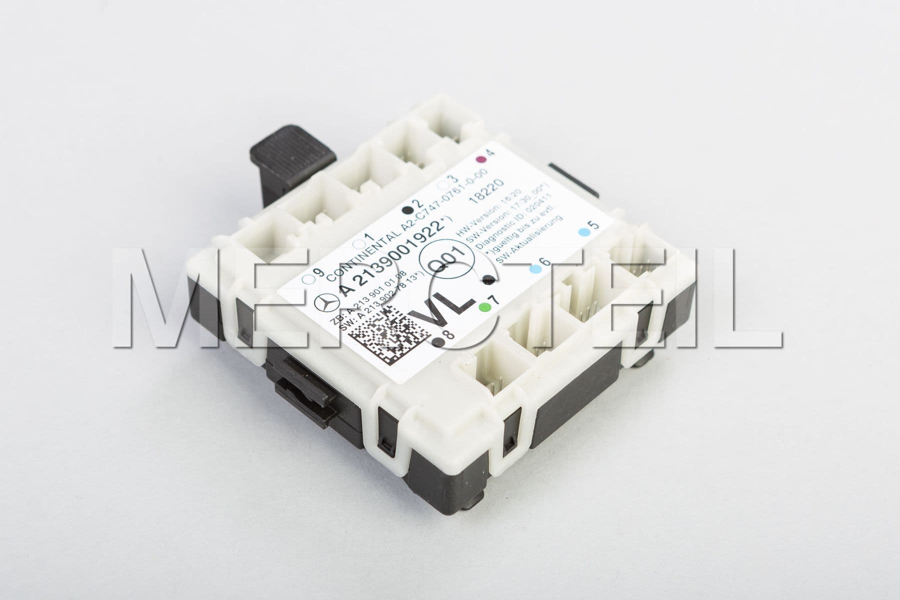 Buy the spare part Mercedes-Benz A2139001922 control unit