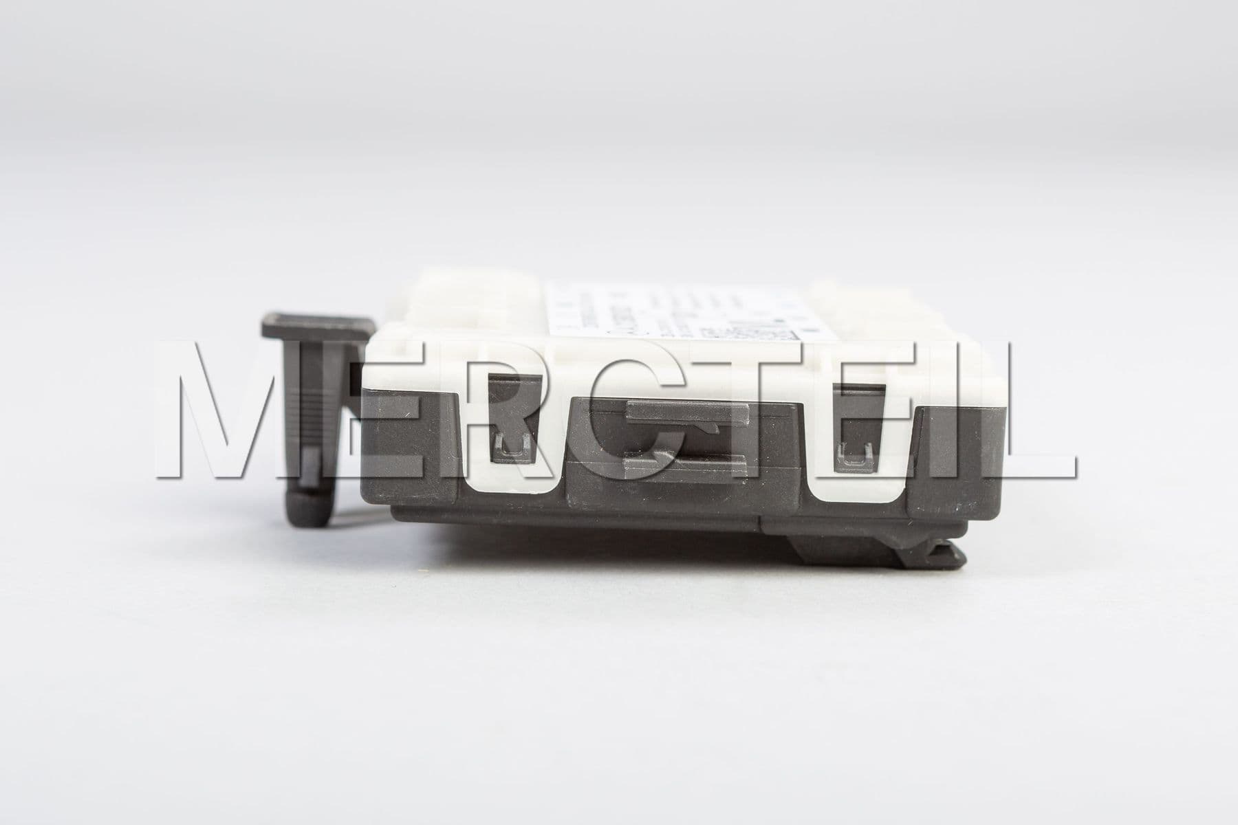 Buy the spare part Mercedes-Benz A2139001922 control unit