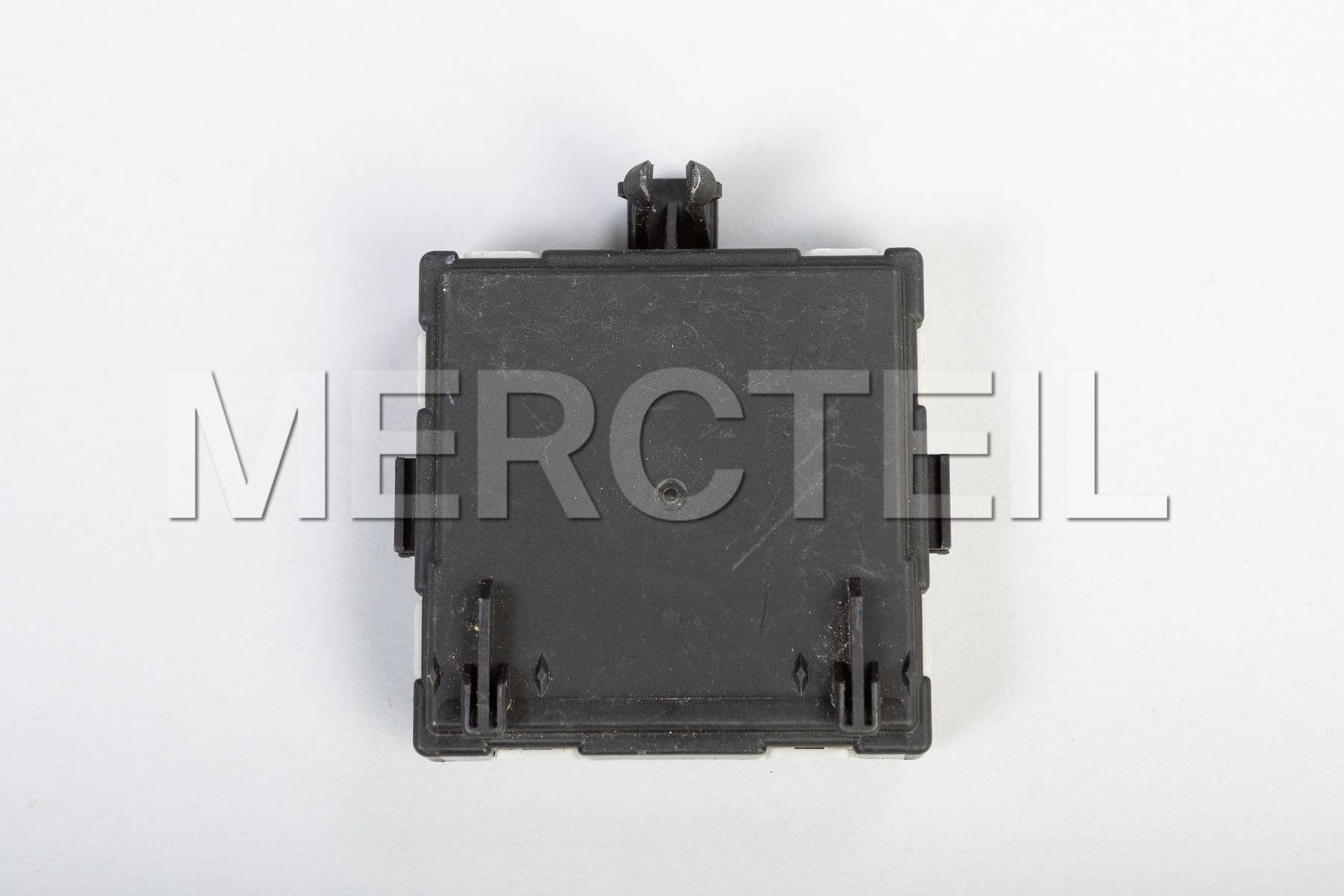 Buy the spare part Mercedes-Benz A2139001922 control unit