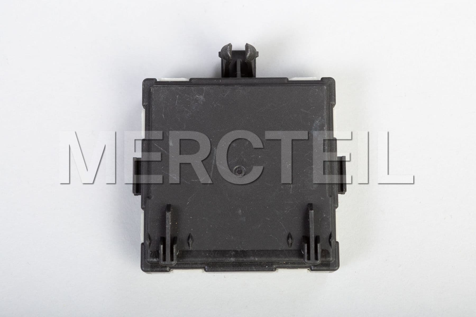 Buy the spare part Mercedes-Benz A2139002722 control unit