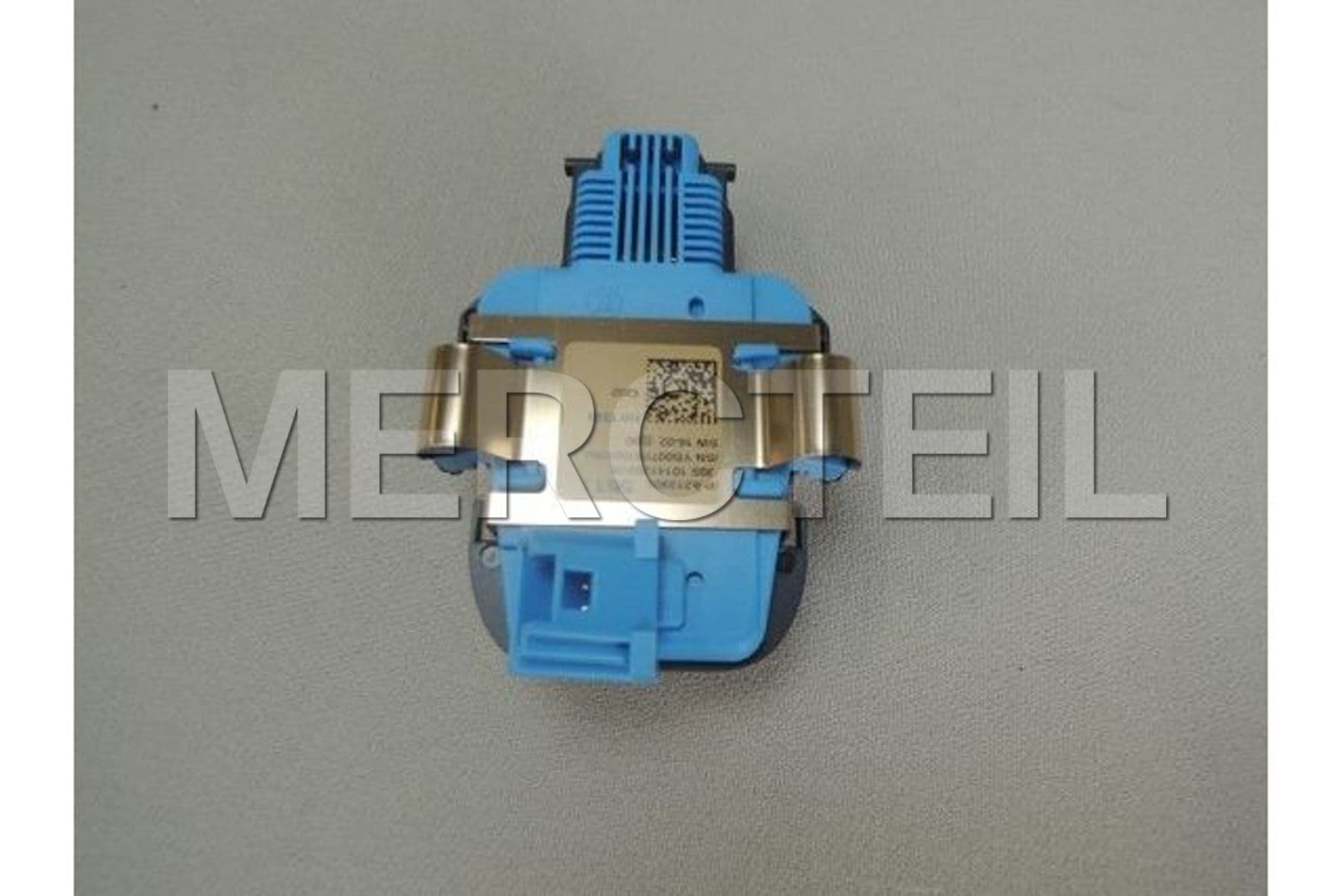Buy the spare part Mercedes-Benz A2139005611 control unit