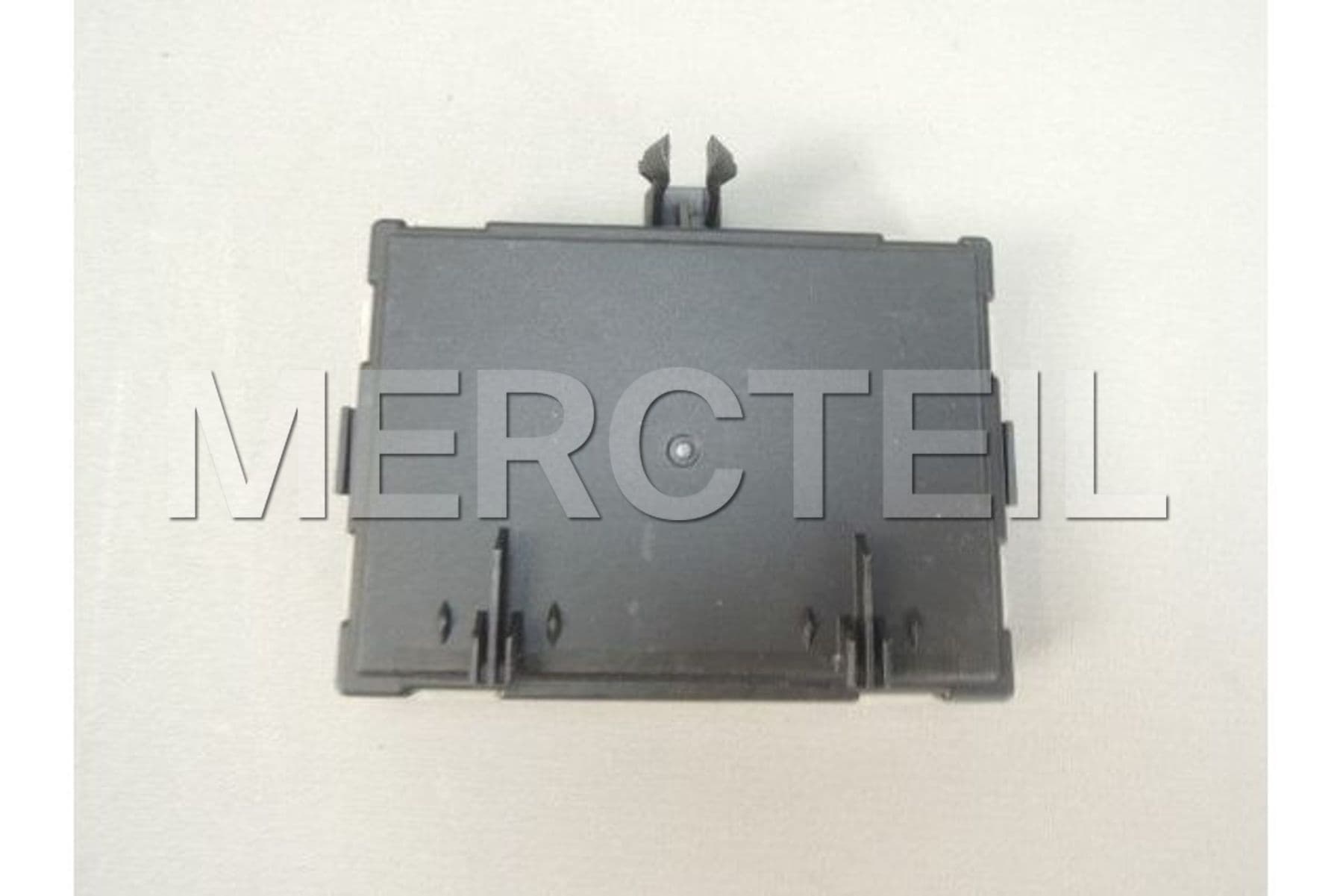 Buy the spare part Mercedes-Benz A2139005713 control unit