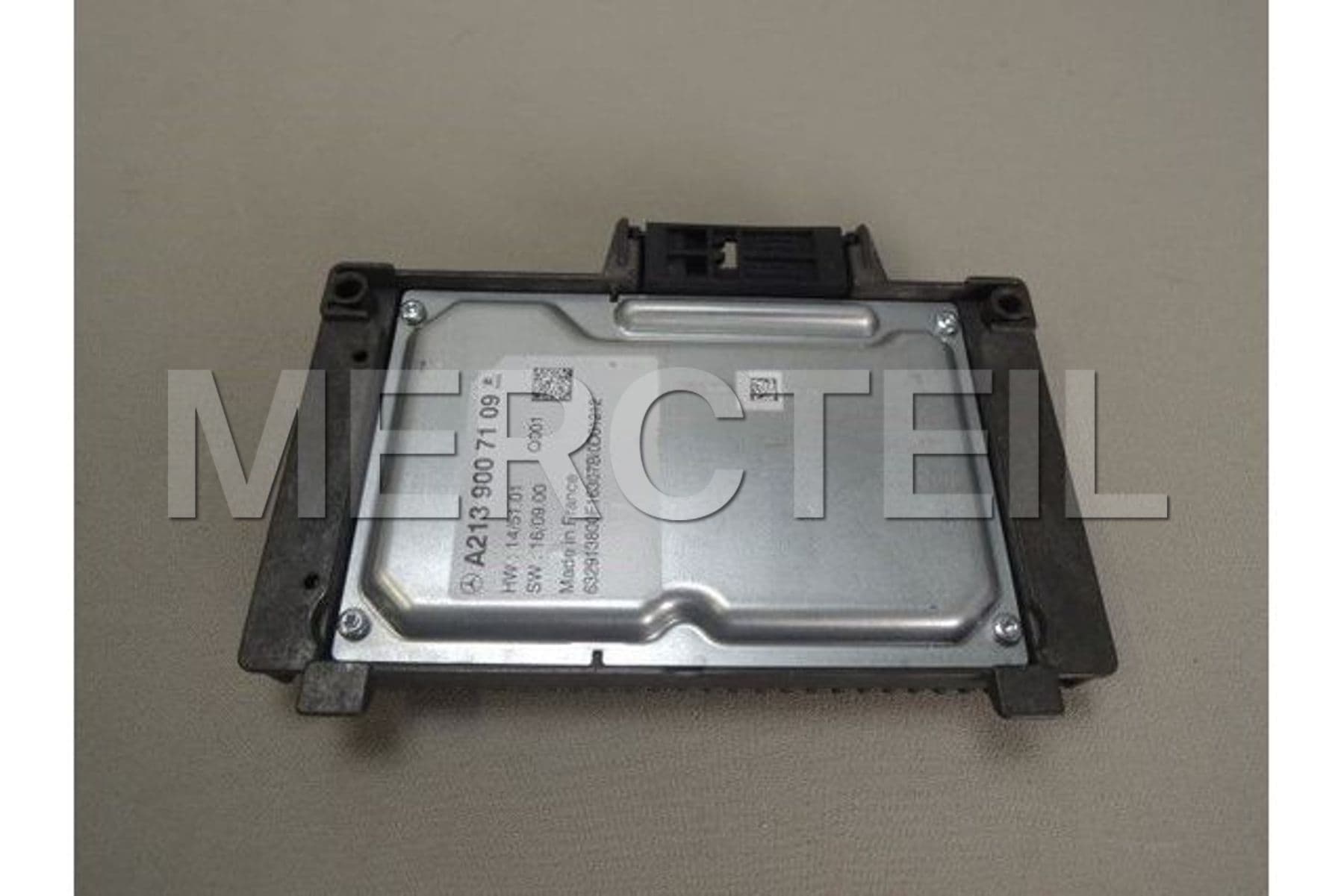 Buy the spare part Mercedes-Benz A2139007109 control unit