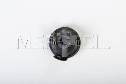 Buy the spare part Mercedes-Benz A2139051400 pressure sensor