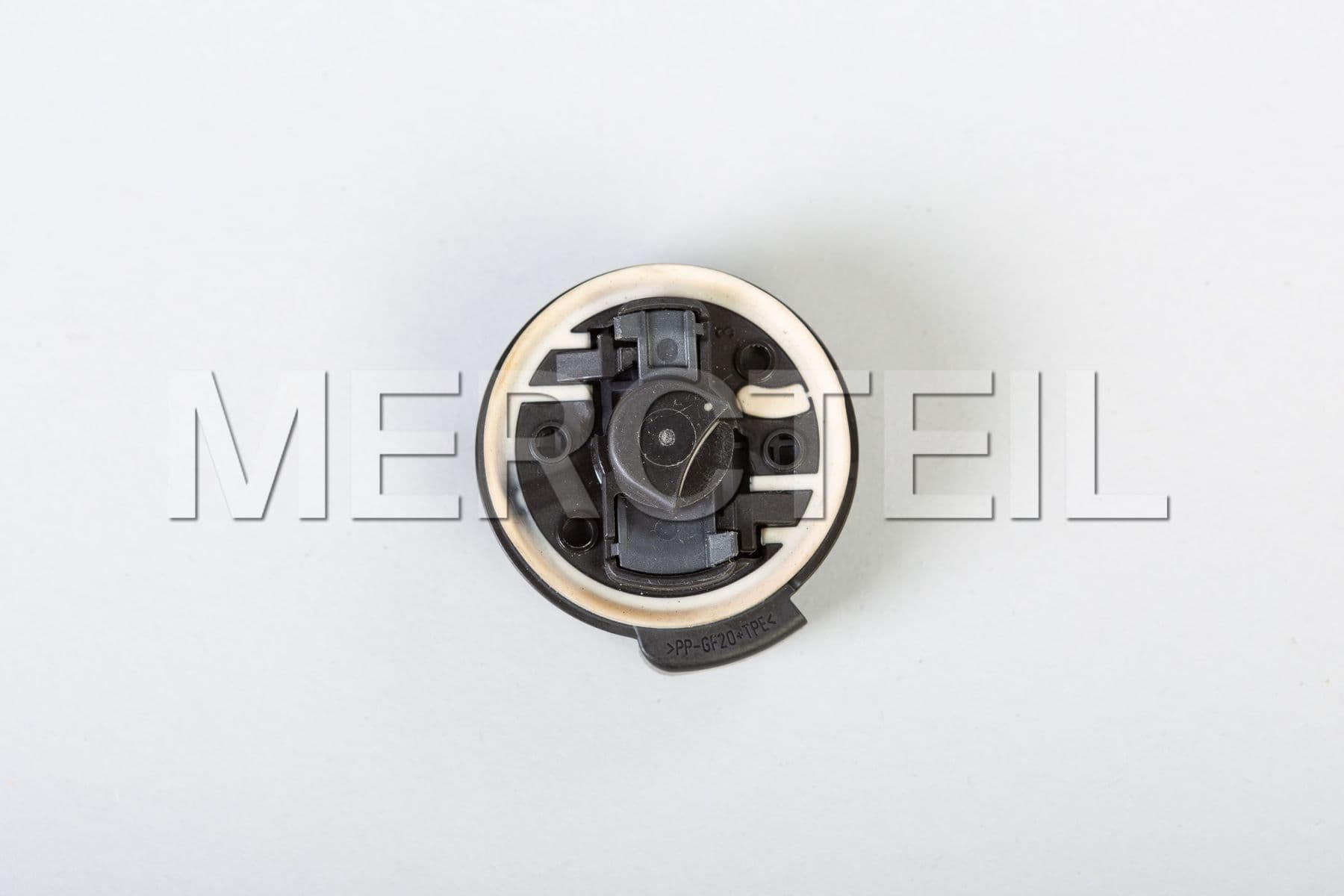 Buy the spare part Mercedes-Benz A2139051400 pressure sensor