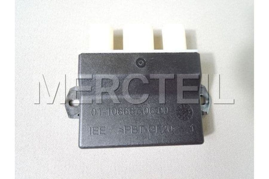 Buy the spare part Mercedes-Benz A2139052109 rear switching module