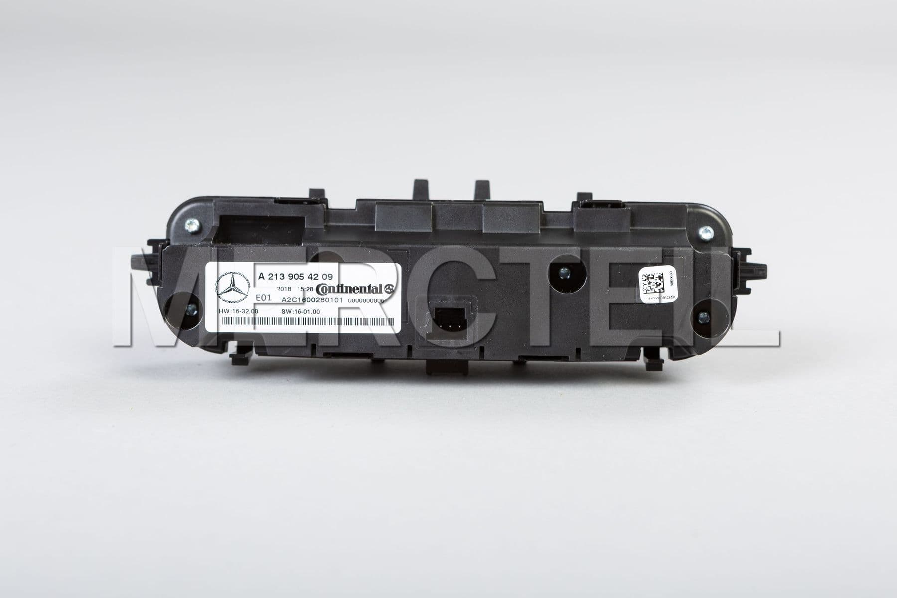 Buy the spare part Mercedes-Benz A2139054209 switch block