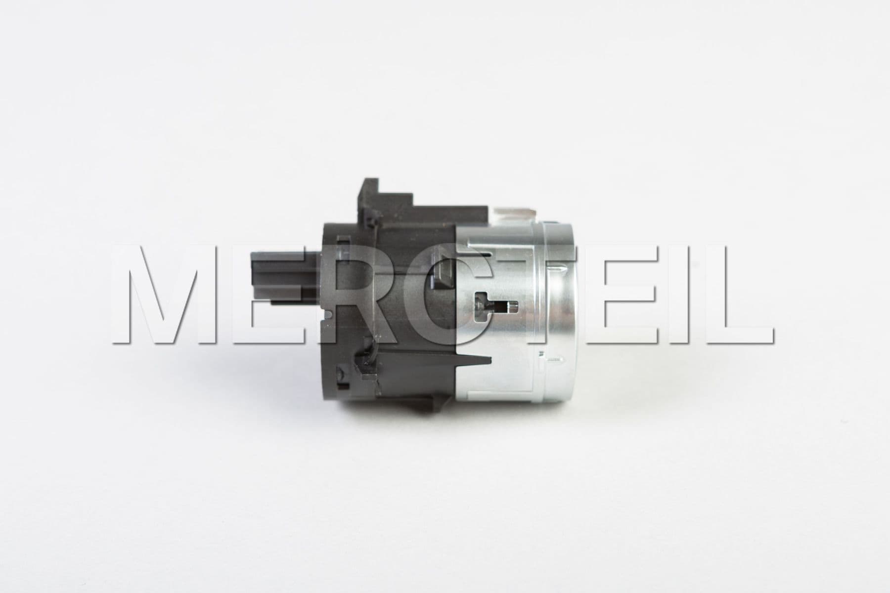 Buy the spare part Mercedes-Benz A2139055500 button switch