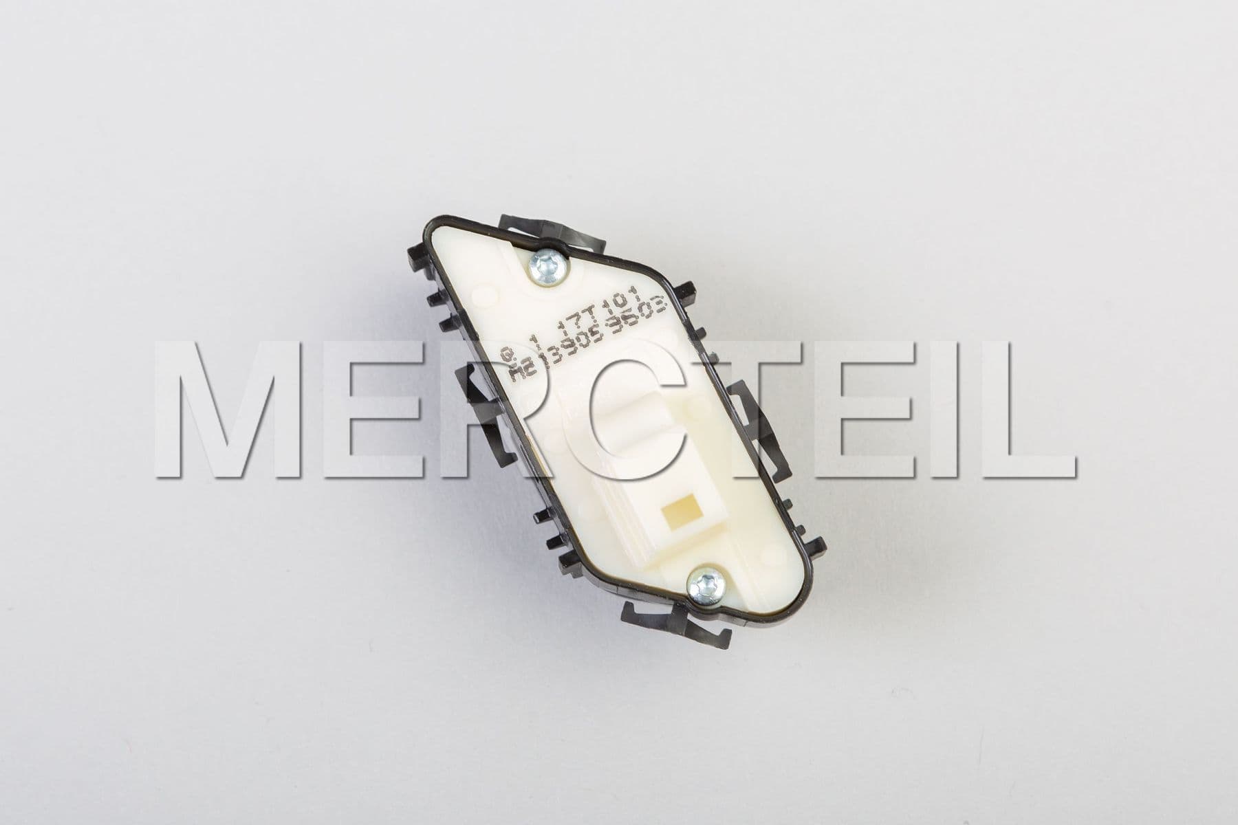 Buy the spare part Mercedes-Benz A21390596039107 switch block