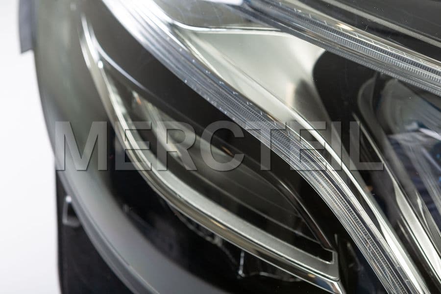 Buy the spare part Mercedes-Benz A2139069604 headlamp unit