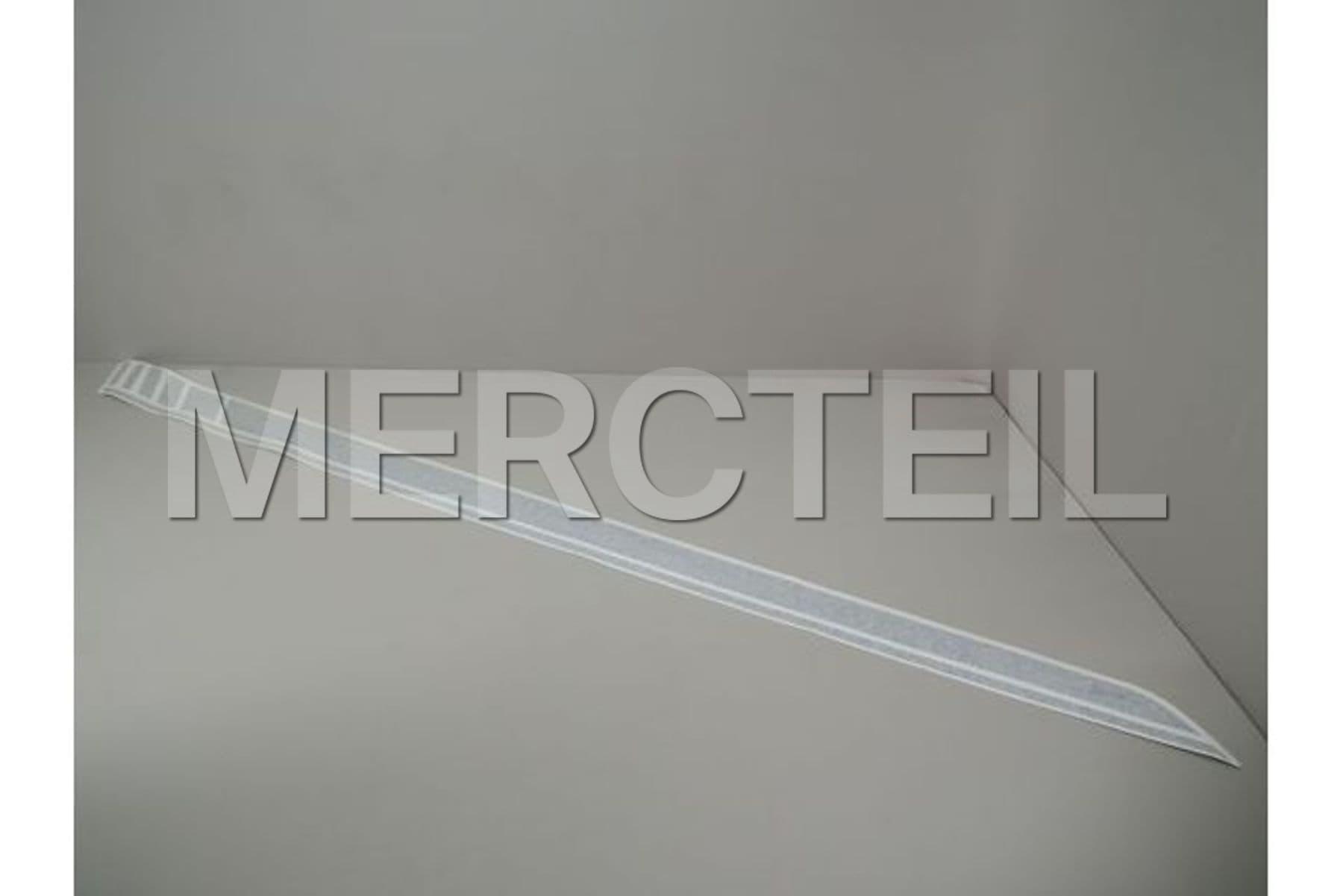 Buy the spare part Mercedes-Benz A2139870100 trim strip