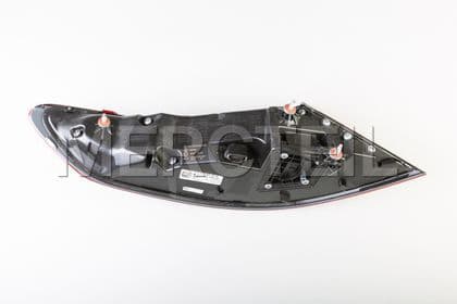Buy the spare part Mercedes-Benz A2179068000 rear lamp combination