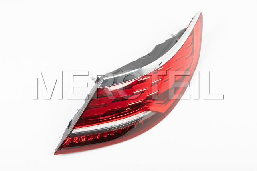 Buy the spare part Mercedes-Benz A2179068200 rear lamp combination