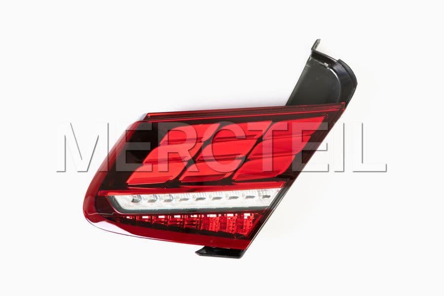 Buy the spare part Mercedes-Benz A2179068600 rear lamp combination