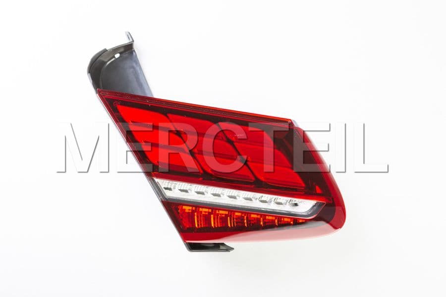 Buy the spare part Mercedes-Benz A2179068700 rear lamp combination
