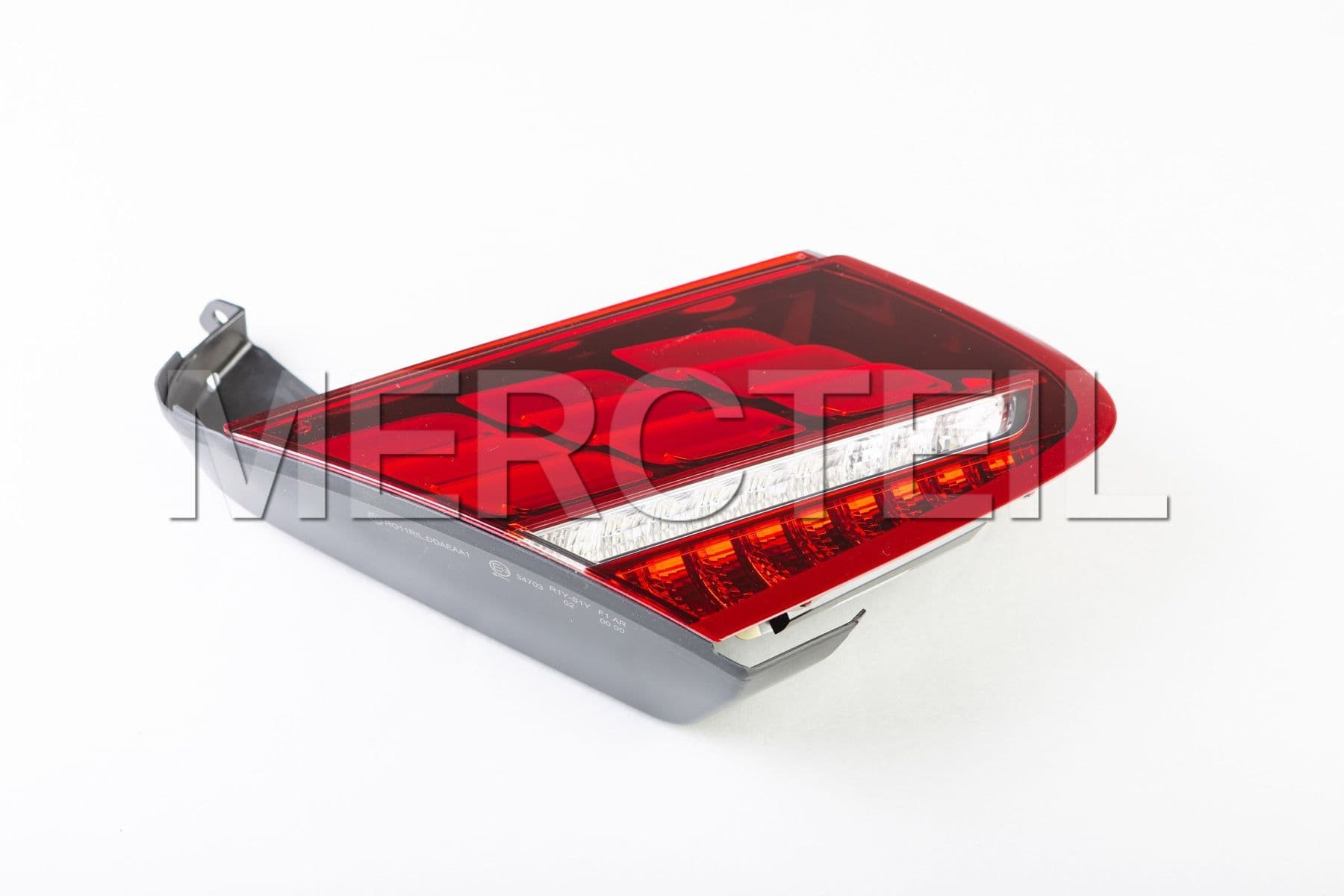 Buy the spare part Mercedes-Benz A2179068700 rear lamp combination