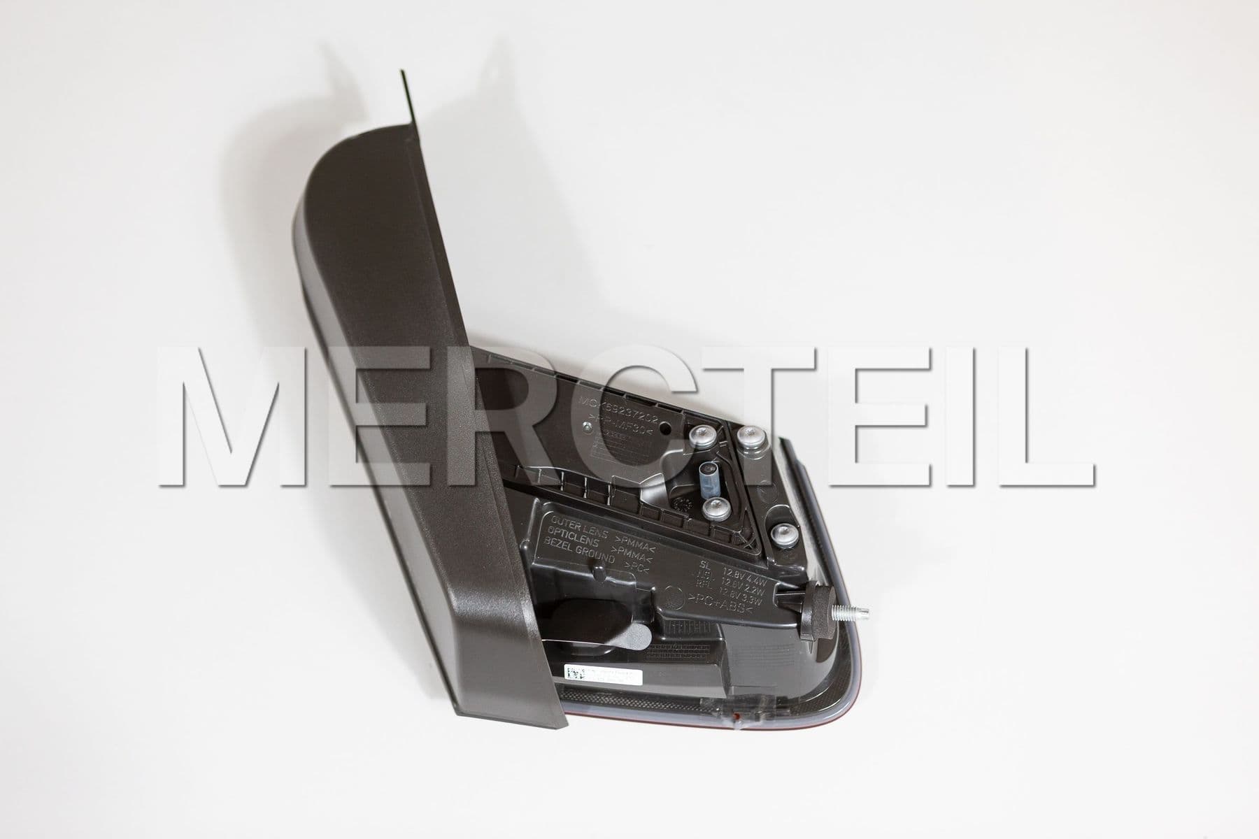 Buy the spare part Mercedes-Benz A2179068800 rear lamp combination