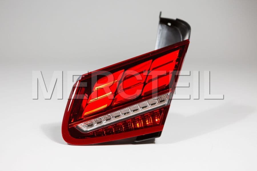 Buy the spare part Mercedes-Benz A2179068800 rear lamp combination