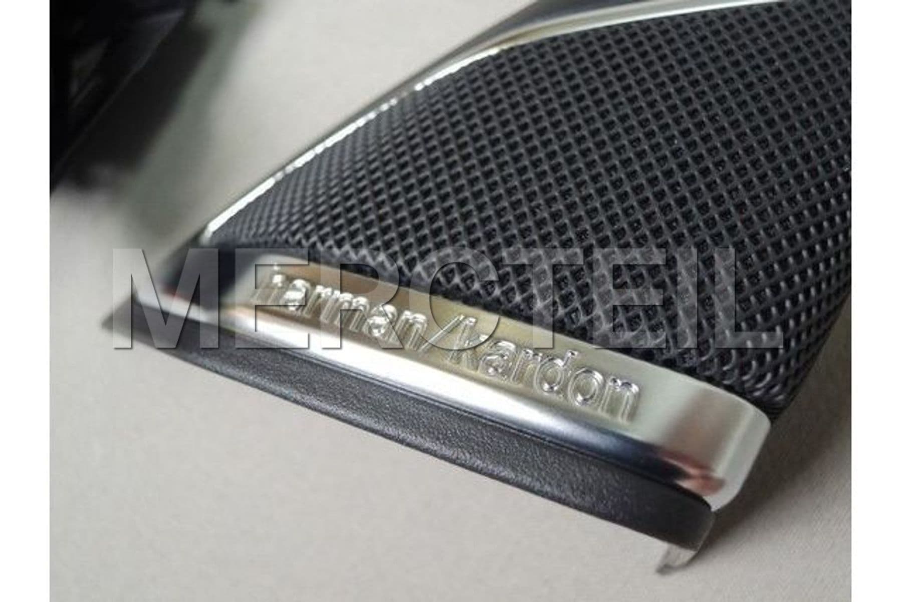 Buy the spare part Mercedes-Benz A21872006489051 cover window frame